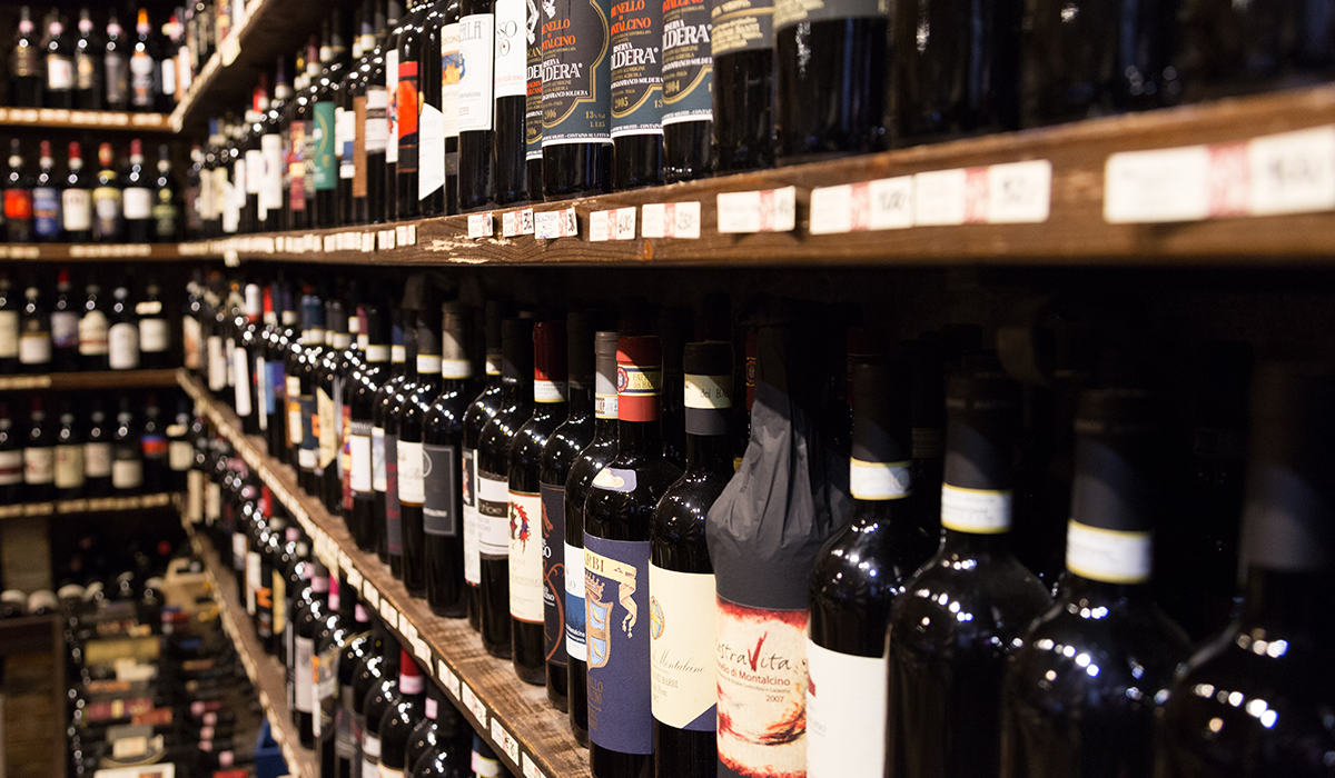 Enough to Fill 2,100 Olympic Pools: Italy’s Wine Glut Hits Record ...